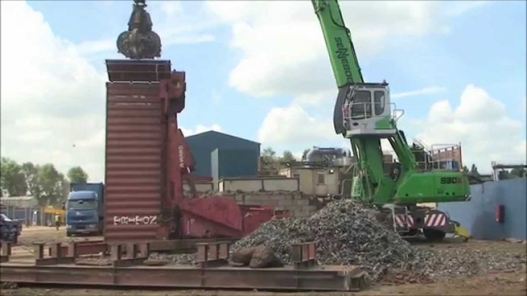 "Efficient Container Loading: UK's Scrap Handling 830 Material Handler ...