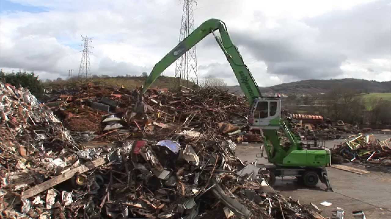 "Efficient Mobile Scrap Handler Loading Shredder at UK Facility ...